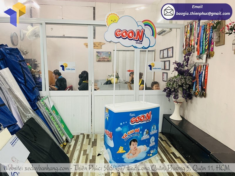 Quản lý cách tiếp cận khách hàng booth sampling bằng nhựa thiết kế đẹp